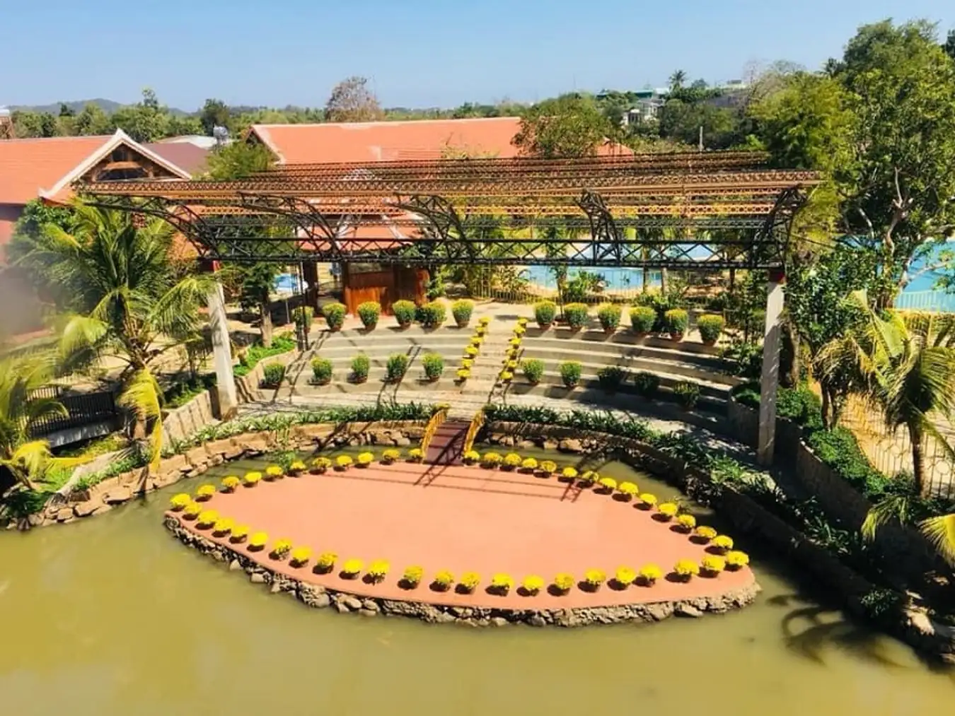 Khu du lịch suối Ong: Thả hồn mình với thiên nhiên đại ngàn - ManMo